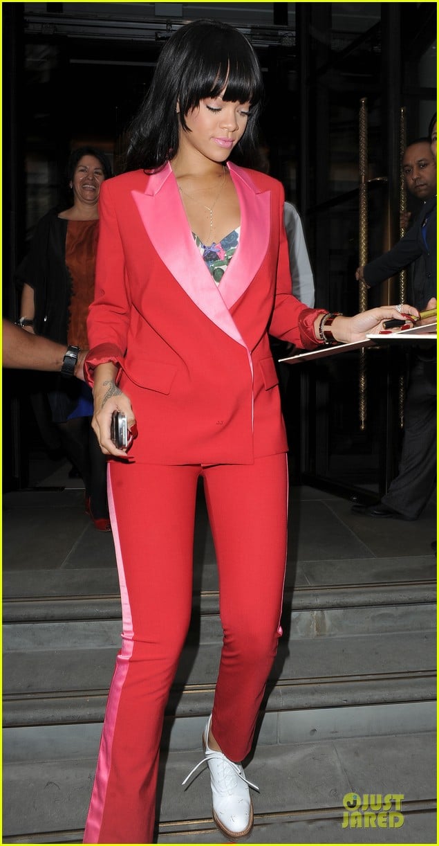 Rihanna Paints the Town Red: Photo 2680140 | Rihanna Photos | Just ...