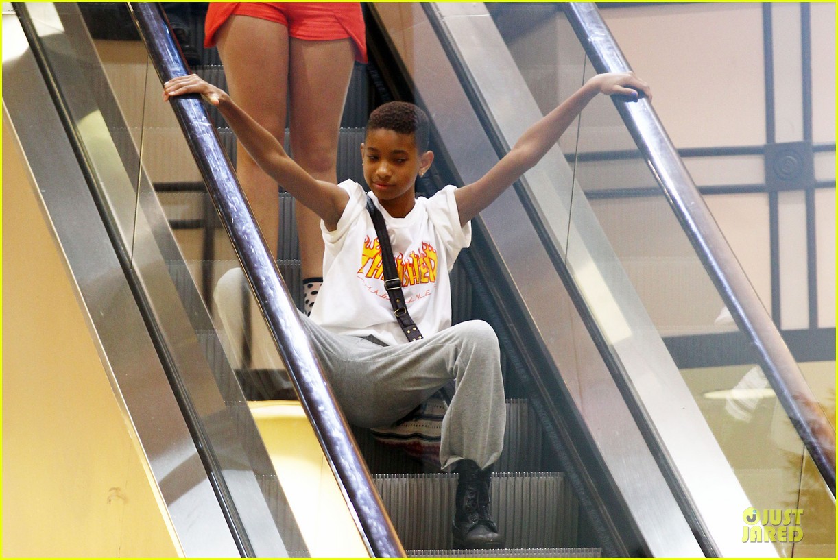 Willow Smith: Sorry for Fake Tongue Piercing: Photo 2680496 | Celebrity ...