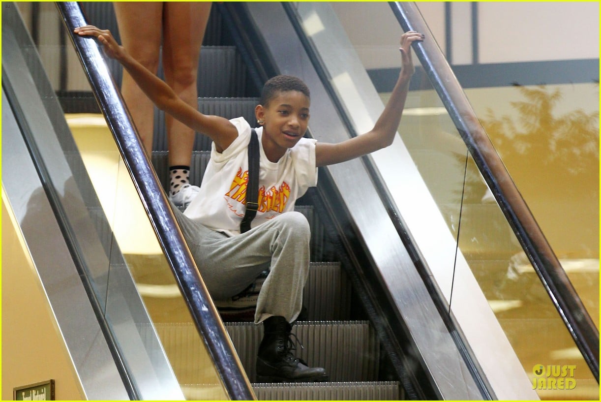 Willow Smith: Sorry for Fake Tongue Piercing: Photo 2680501 | Celebrity ...