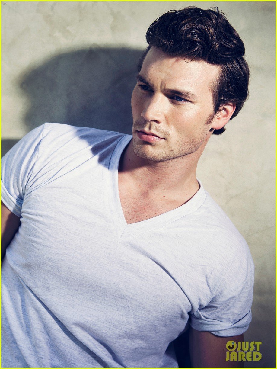 Derek Theler Girlfriend Meredith