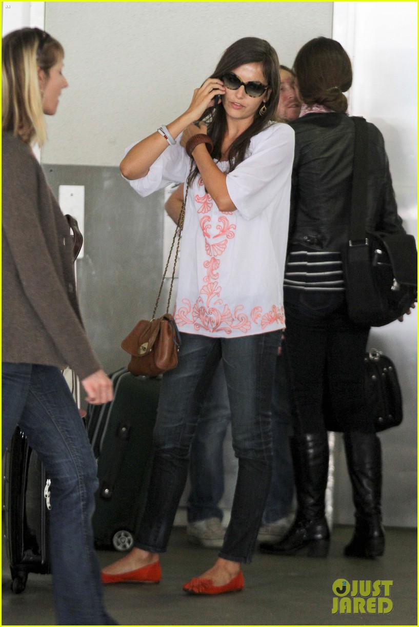 Camilla Belle Lands in Los Angeles with Evolet!: Photo 2692681 ...