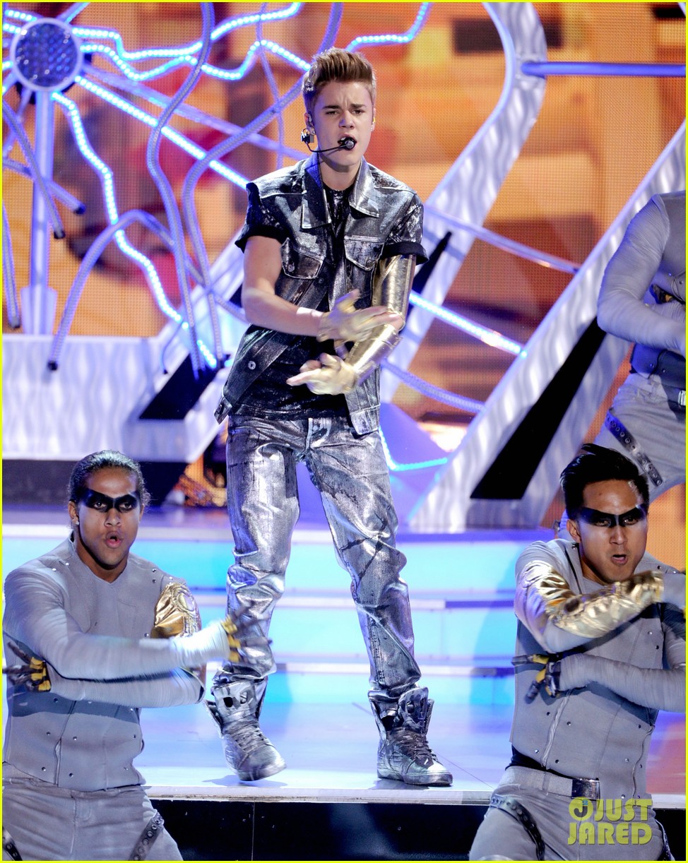 Justin Bieber Performs at Teen Choice Awards 2012: Photo 2690781 ...