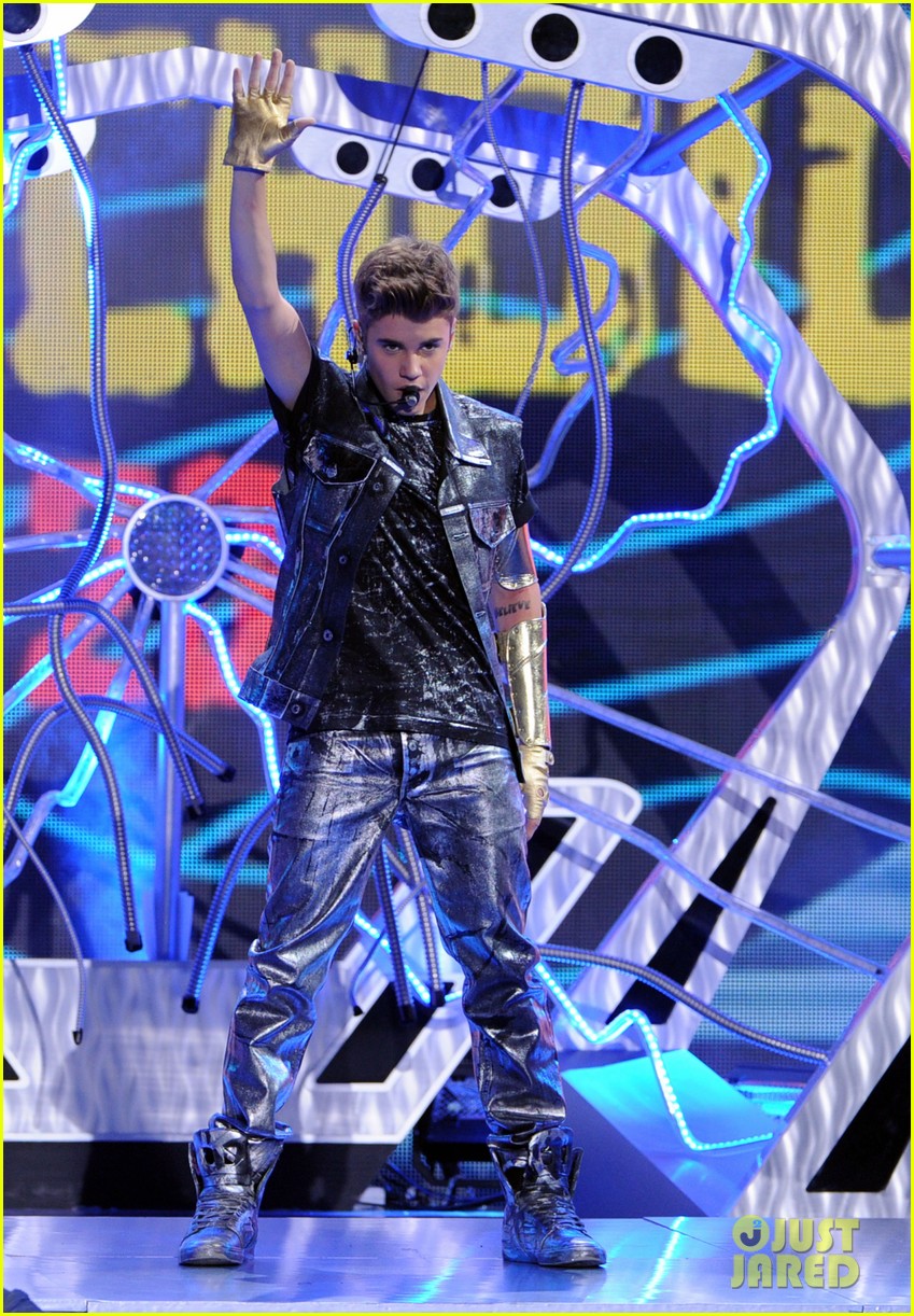 Justin Bieber Performs at Teen Choice Awards 2012: Photo 2690785 ...