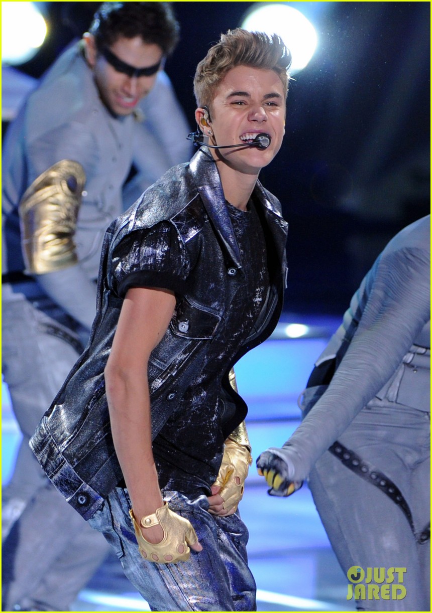 Justin Bieber Performs at Teen Choice Awards 2012: Photo 2690786 ...