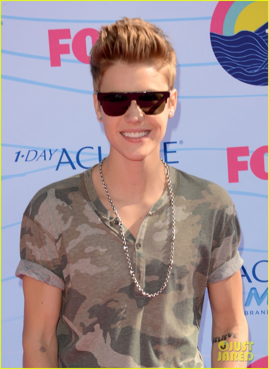 Justin Bieber & Selena Gomez - Teen Choice Awards 2012: Photo 2690619 ...
