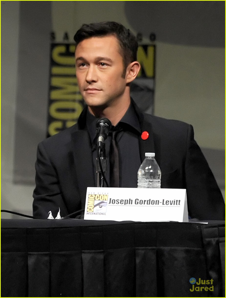 Joseph Gordon-Levitt: 'Looper' Comic-Con Panel with Emily Blunt: Photo ...