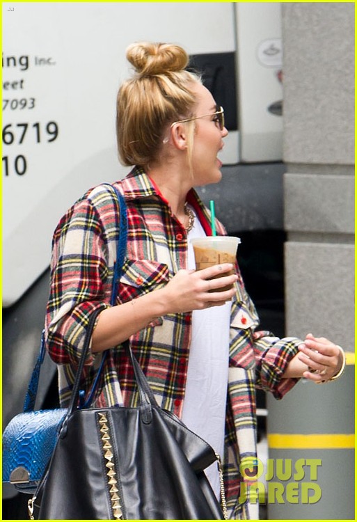 Miley Cyrus: Liam Hemsworth To Start Fashion Line?: Photo 2693228 ...