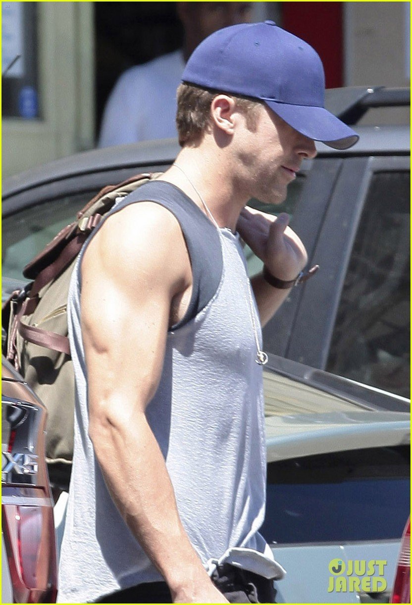 Ryan Gosling: Fitness Factory Gym Time!: Photo 2691576 | Ryan Gosling ...
