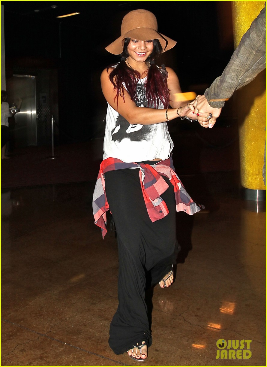 Vanessa Hudgens & Austin Butler: 'Dark Knight Rises' Viewers!: Photo ...