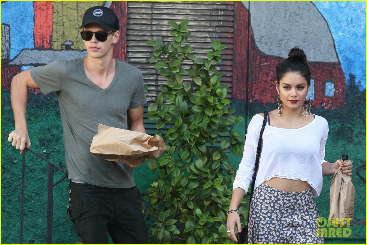 Vanessa Hudgens & Austin Butler: 'Cheese-y' Couple!: Photo 2695138 ...