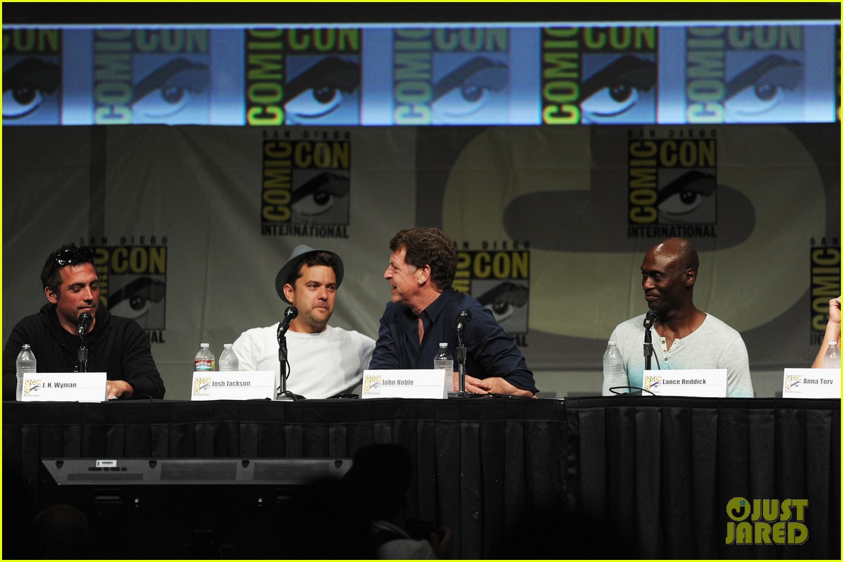 Joshua Jackson: 'Fringe' Panel at Comic-Con 2012!: Photo 2687931 | Anna ...