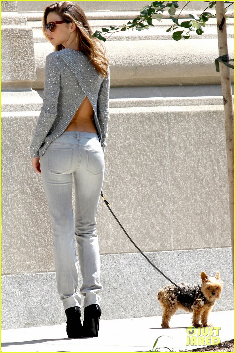 Miranda Kerr: Photo Shoot with Frankie the Dog!: Photo 2688395 ...