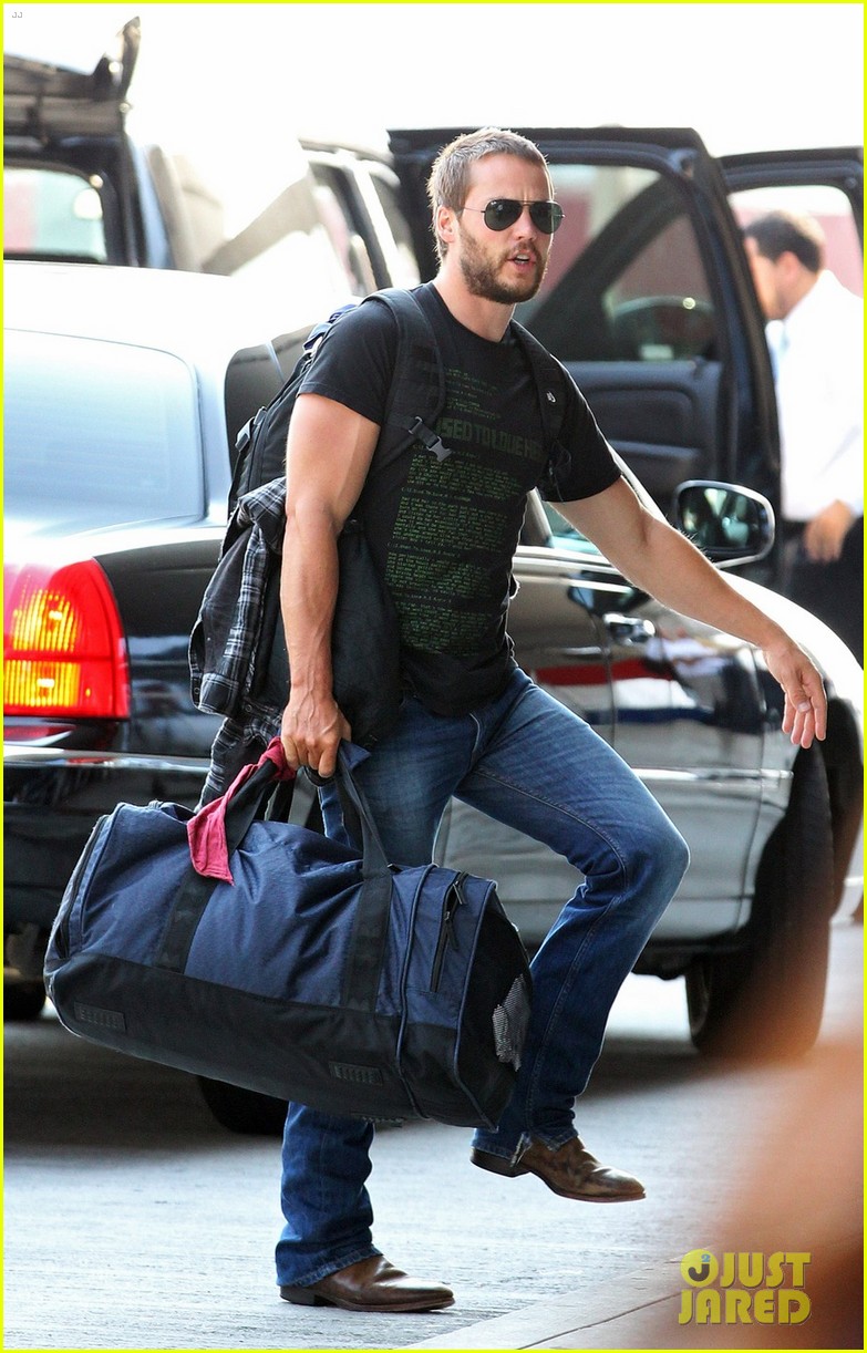 Taylor Kitsch: Growing Beard for 'Lone Survivor'!: Photo 2681638 ...