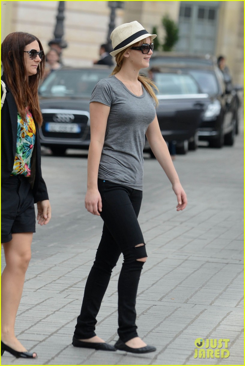 Jennifer Lawrence: Fan Friendly in France!: Photo 2682736 | Jennifer ...