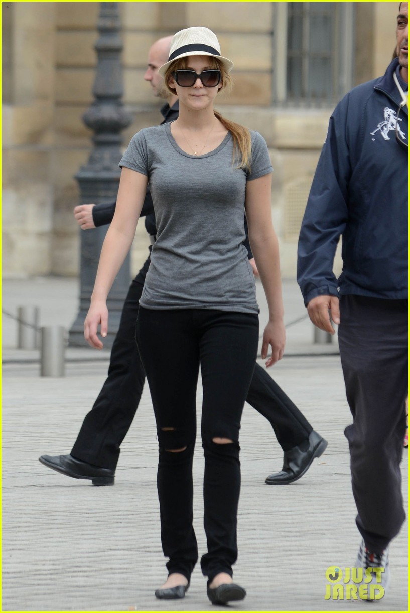 Jennifer Lawrence: Fan Friendly in France!: Photo 2682743 | Jennifer ...