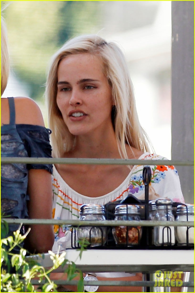 Isabel Lucas: Late Night Movie with a Gal Pal!: Photo 2692662 | Isabel ...