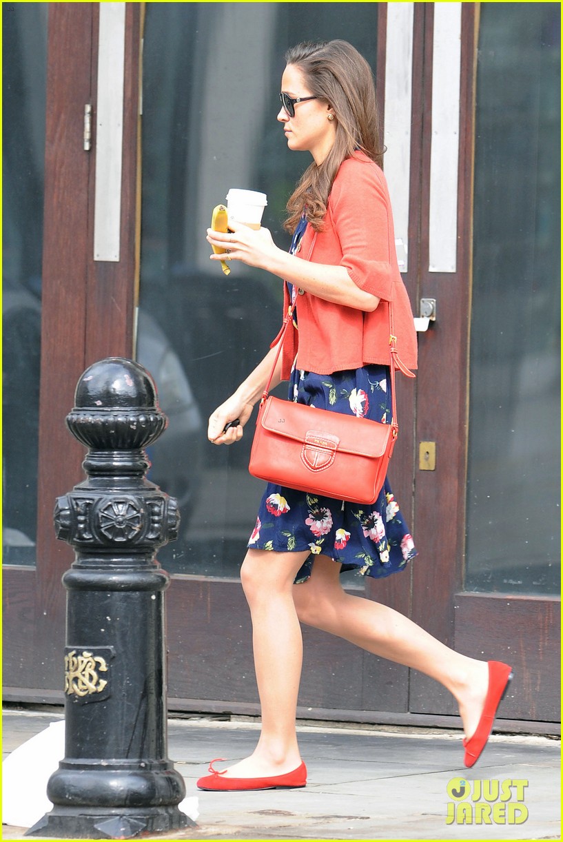 Pippa Middleton: Starbucks Stop in London!: Photo 2689231 | Pippa ...