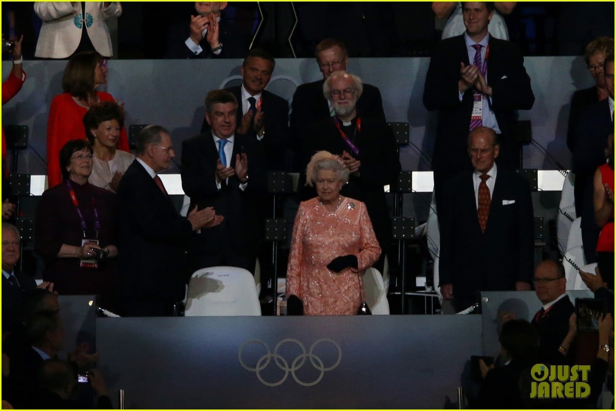 Daniel Craig & Queen Elizabeth's Olympic Arrival - Watch Now!: Photo ...