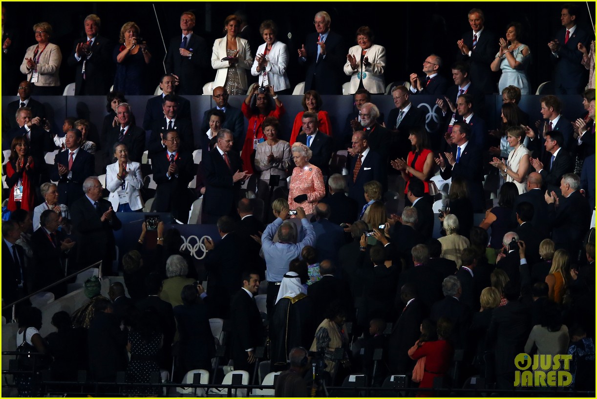 Daniel Craig & Queen Elizabeth's Olympic Arrival - Watch Now!: Photo ...