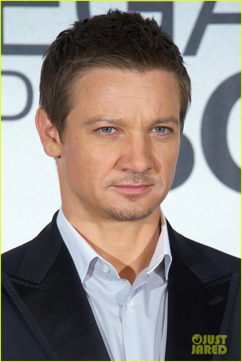 Jeremy Renner: 'Bourne Legacy' Madrid Photo Call!: Photo 2689135 ...
