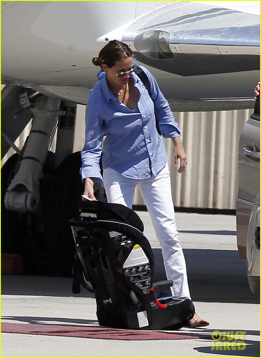 Julia Roberts Boards Private Jet with the Family!: Photo 2684482 ...
