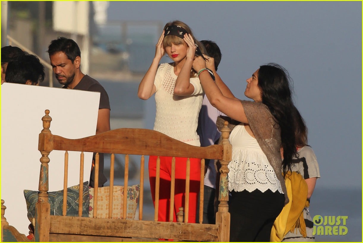 Taylor Swift: Beach Photo Shoot!: Photo 2691763 | Taylor Swift Photos ...