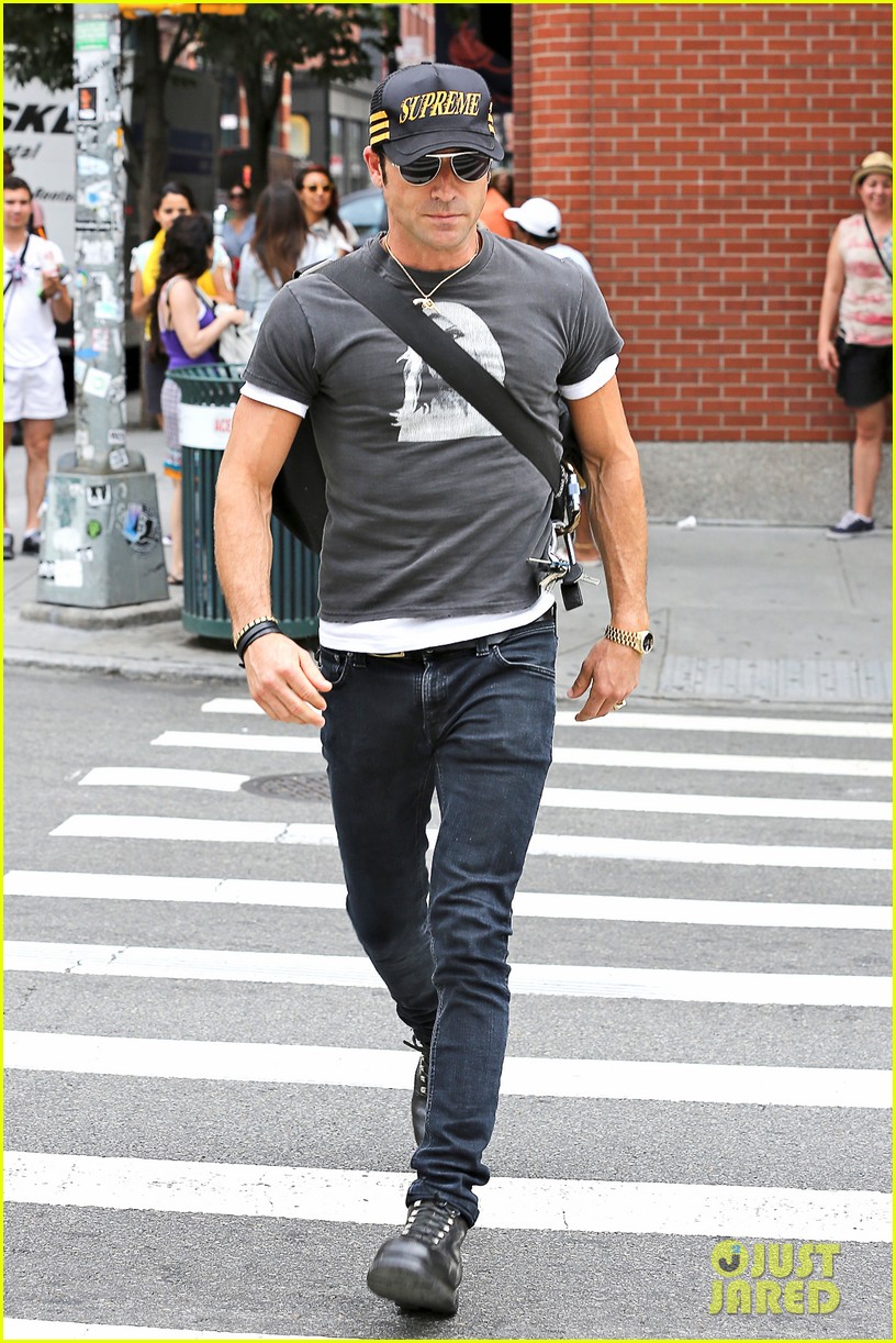 Justin Theroux: NYC Cab Catcher!: Photo 2695036 | Justin Theroux Photos ...