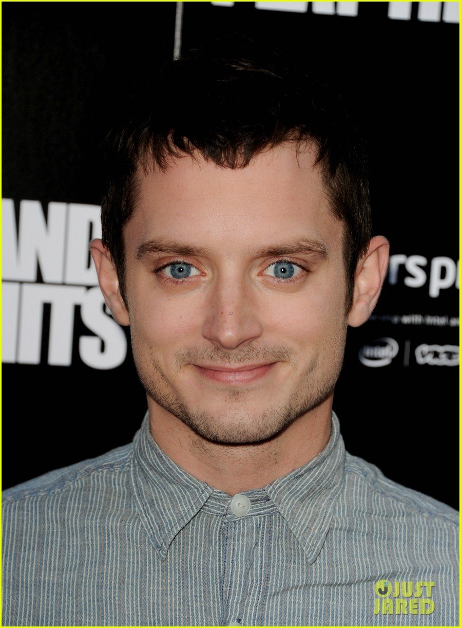 Elijah Wood Talks 'Wilfred' Season Two Finale!: Photo 2689271 | Elijah ...