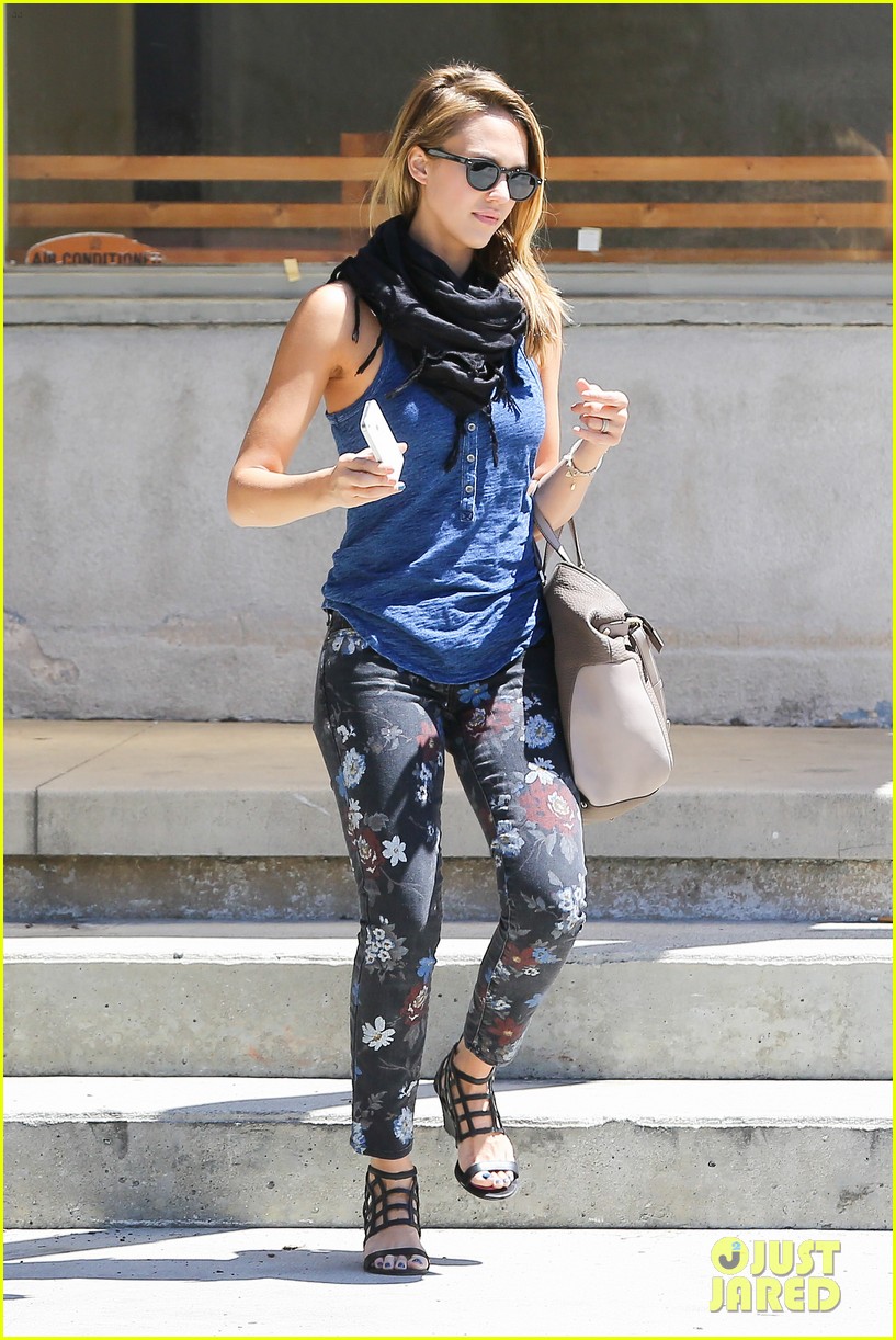 Jessica Alba: Gun Training for 'Sin City: A Dame to Kill For'!: Photo ...