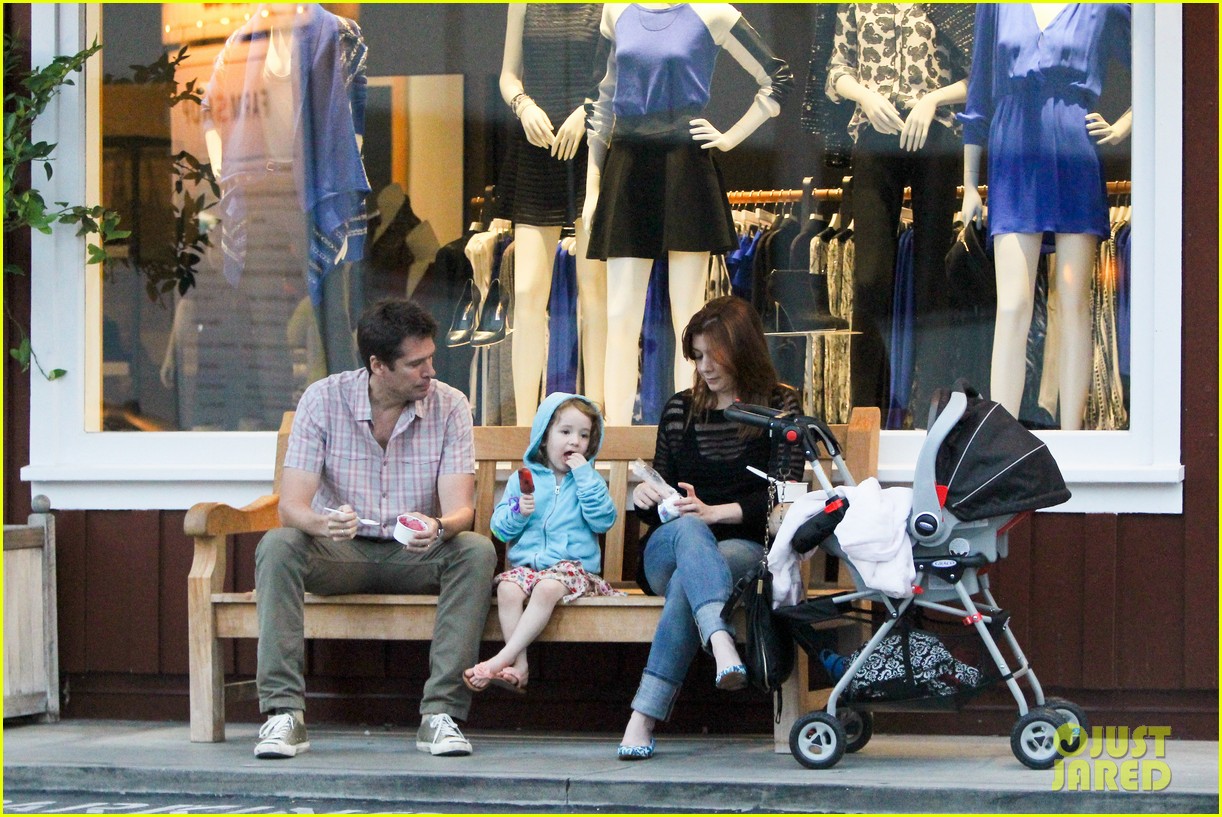 Alyson Hannigan: McKayla Maroney Visits 'How I Met Your Mother' Set ...