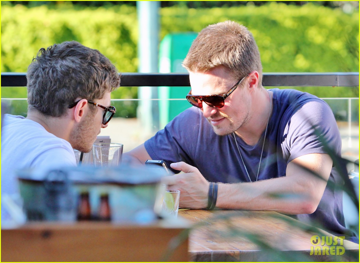 Stephen Amell: 'Monday Bonding' with Willa Holland!: Photo 2698054 ...