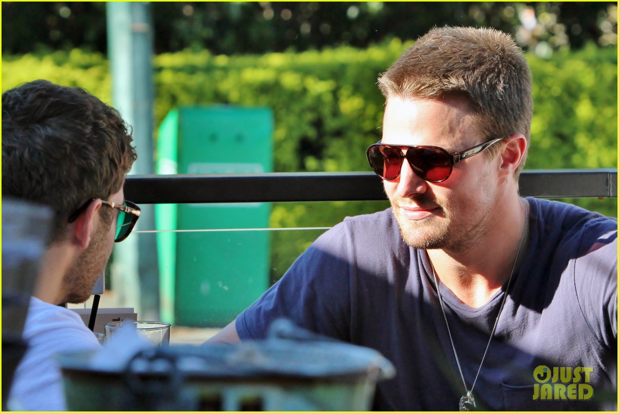 Stephen Amell: 'Monday Bonding' with Willa Holland!: Photo 2698055 ...