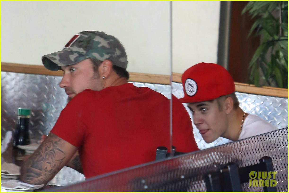 Justin Bieber: Sushi Dan Lunch with the Family!: Photo 2700637 | Justin ...