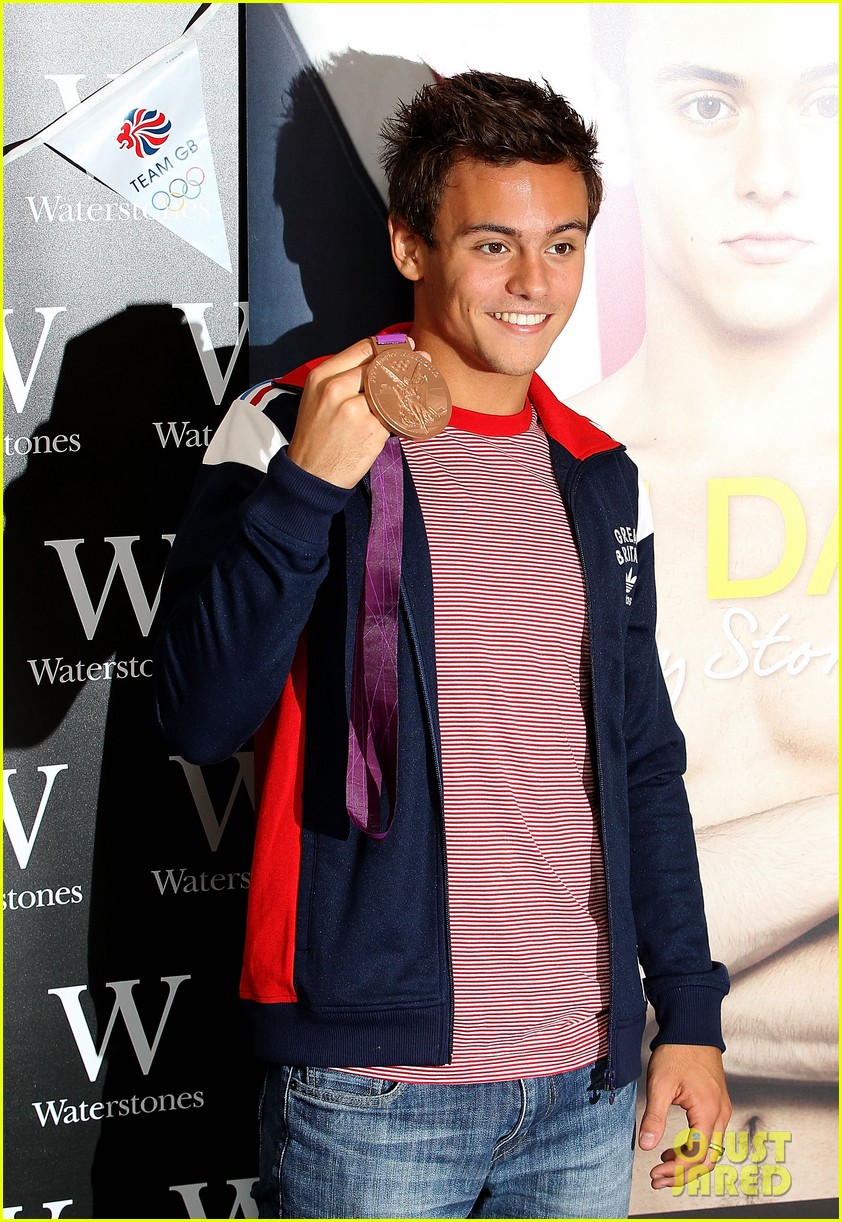 Tom Daley: 'My Story' Book Signing!: Photo 2703147 | Photos | Just ...