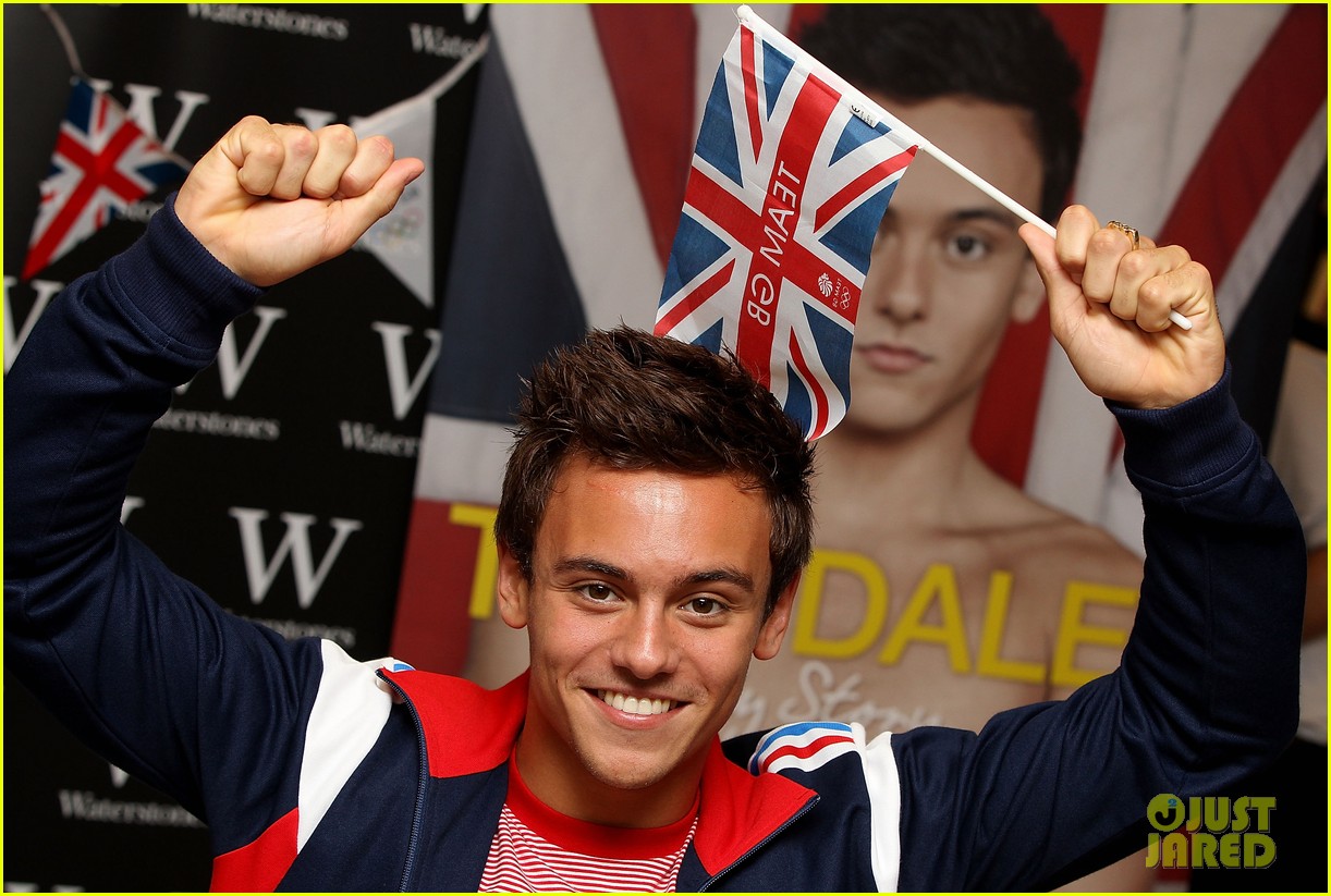 Tom Daley: 'My Story' Book Signing!: Photo 2703152 | Photos | Just ...