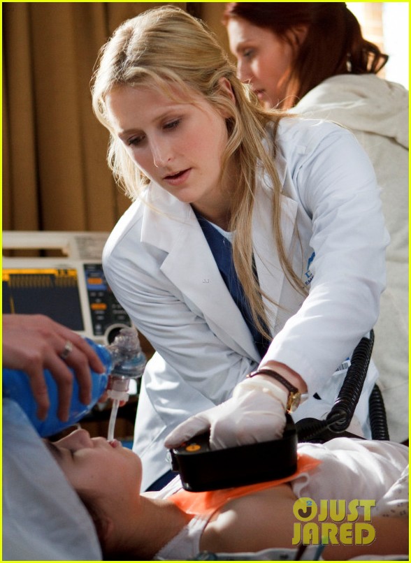 Mamie Gummer is 'Emily Owens, M.D.': Photo 2697185 | Justin Hartley ...