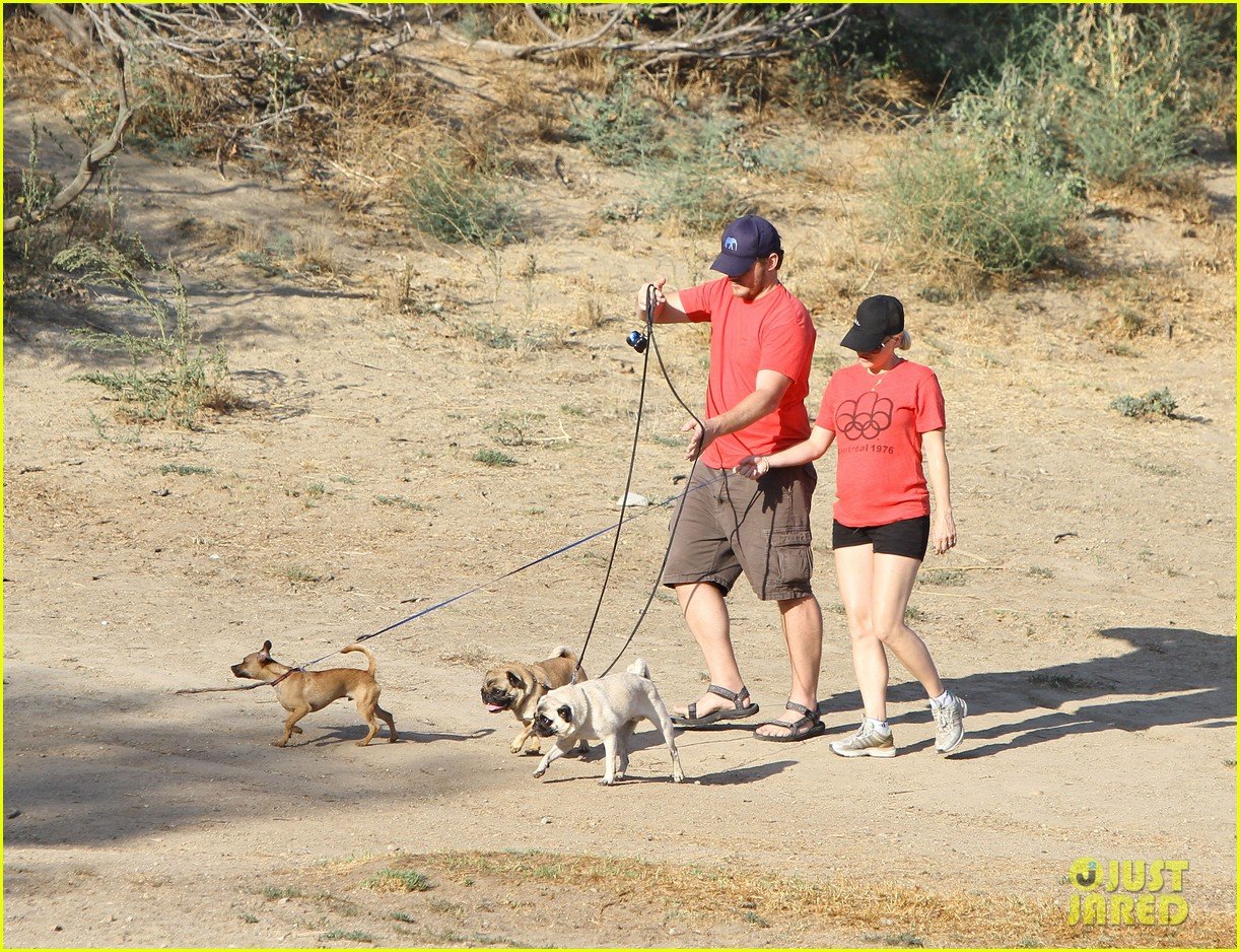 Anna Faris & Chris Pratt: Matching Dog Walk!: Photo 2697174 | Anna ...