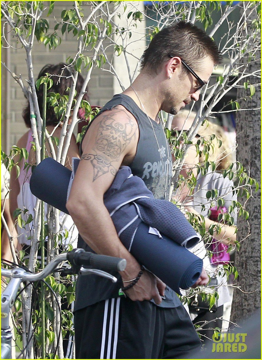 Colin Farrell: Yoga Stretch: Photo 2696881 | Colin Farrell Pictures ...