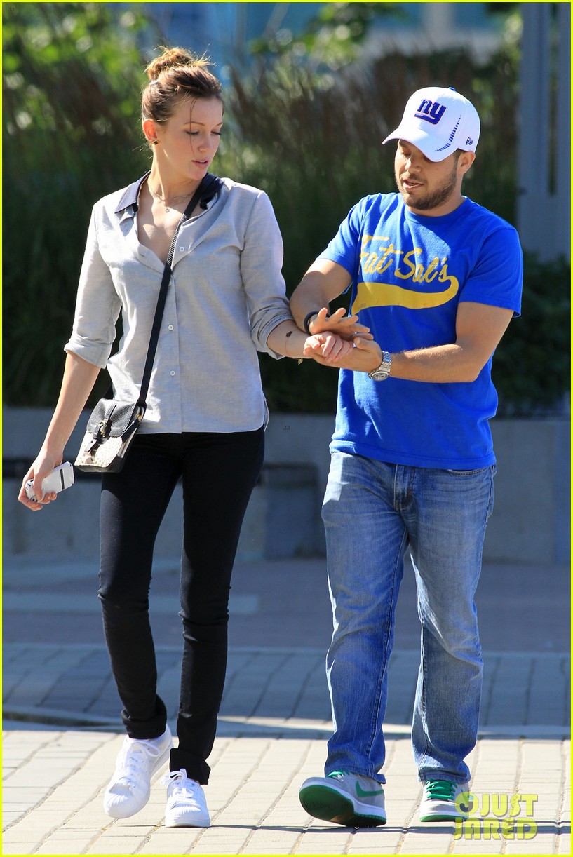 Katie Cassidy & Jerry Ferrara: New Couple Alert!: Photo 2701140 | Jerry ...
