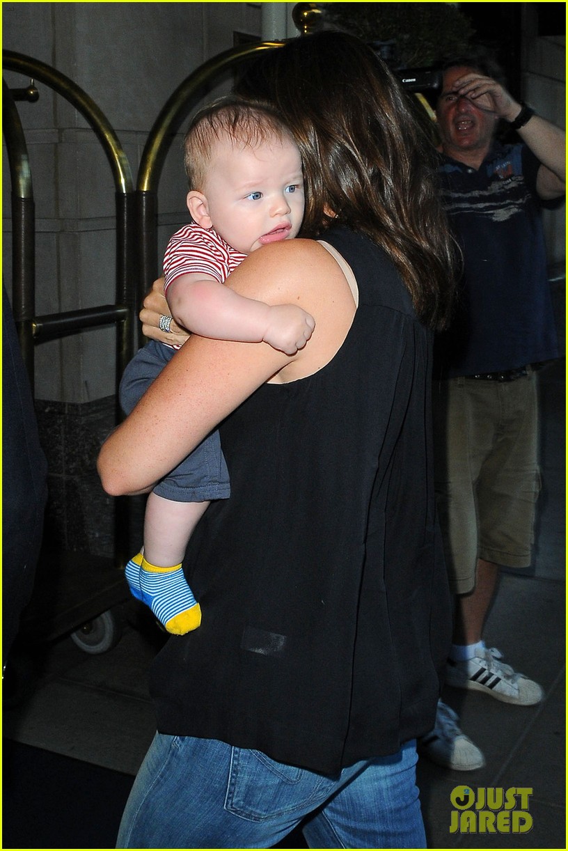 Jennifer Garner & Victor Garber: 'Alias' Reunion in NYC!: Photo 2702072 ...