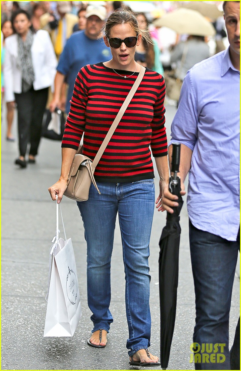 Jennifer Garner & Victor Garber: 'Alias' Reunion in NYC!: Photo 2702073 ...