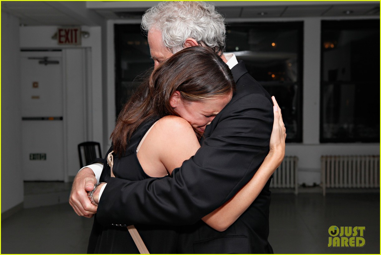 Jennifer Garner & Victor Garber: 'Alias' Reunion in NYC!: Photo 2702074 ...