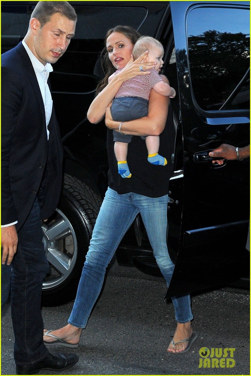 Jennifer Garner & Victor Garber: 'Alias' Reunion in NYC!: Photo 2702076 ...