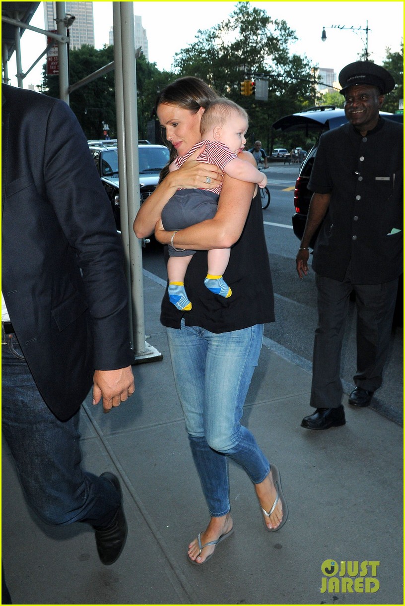 Jennifer Garner & Victor Garber: 'Alias' Reunion in NYC!: Photo 2702077 ...