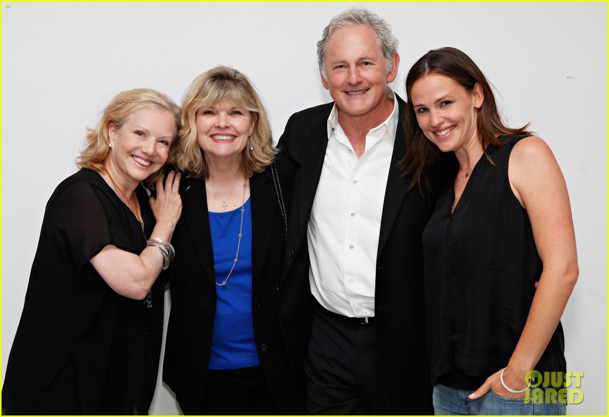 Jennifer Garner & Victor Garber: 'Alias' Reunion in NYC!: Photo 2702090 ...