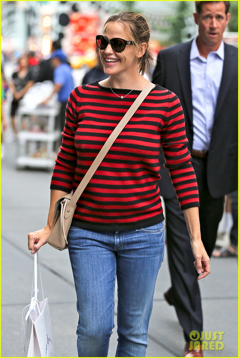 Jennifer Garner & Victor Garber: 'Alias' Reunion in NYC!: Photo 2702093 ...