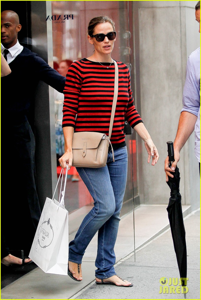 Jennifer Garner & Victor Garber: 'Alias' Reunion in NYC!: Photo 2702094 ...