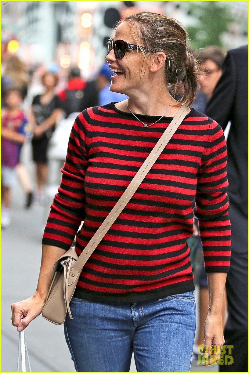 Jennifer Garner & Victor Garber: 'Alias' Reunion in NYC!: Photo 2702102 ...