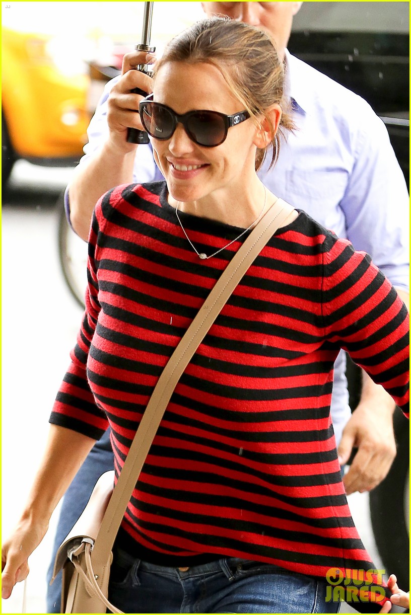 Jennifer Garner & Victor Garber: 'Alias' Reunion in NYC!: Photo 2702105 ...