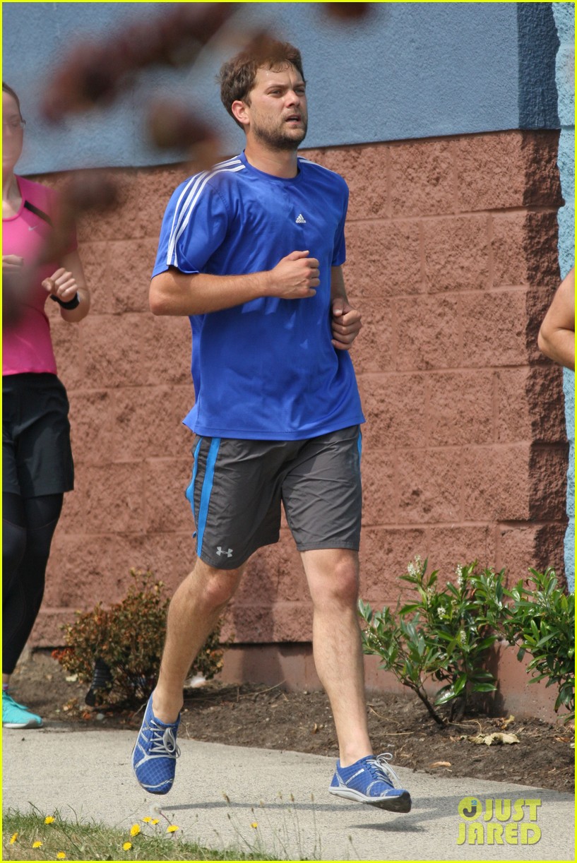 Joshua Jackson: Monday Morning Jog!: Photo 2697900 | Joshua Jackson ...